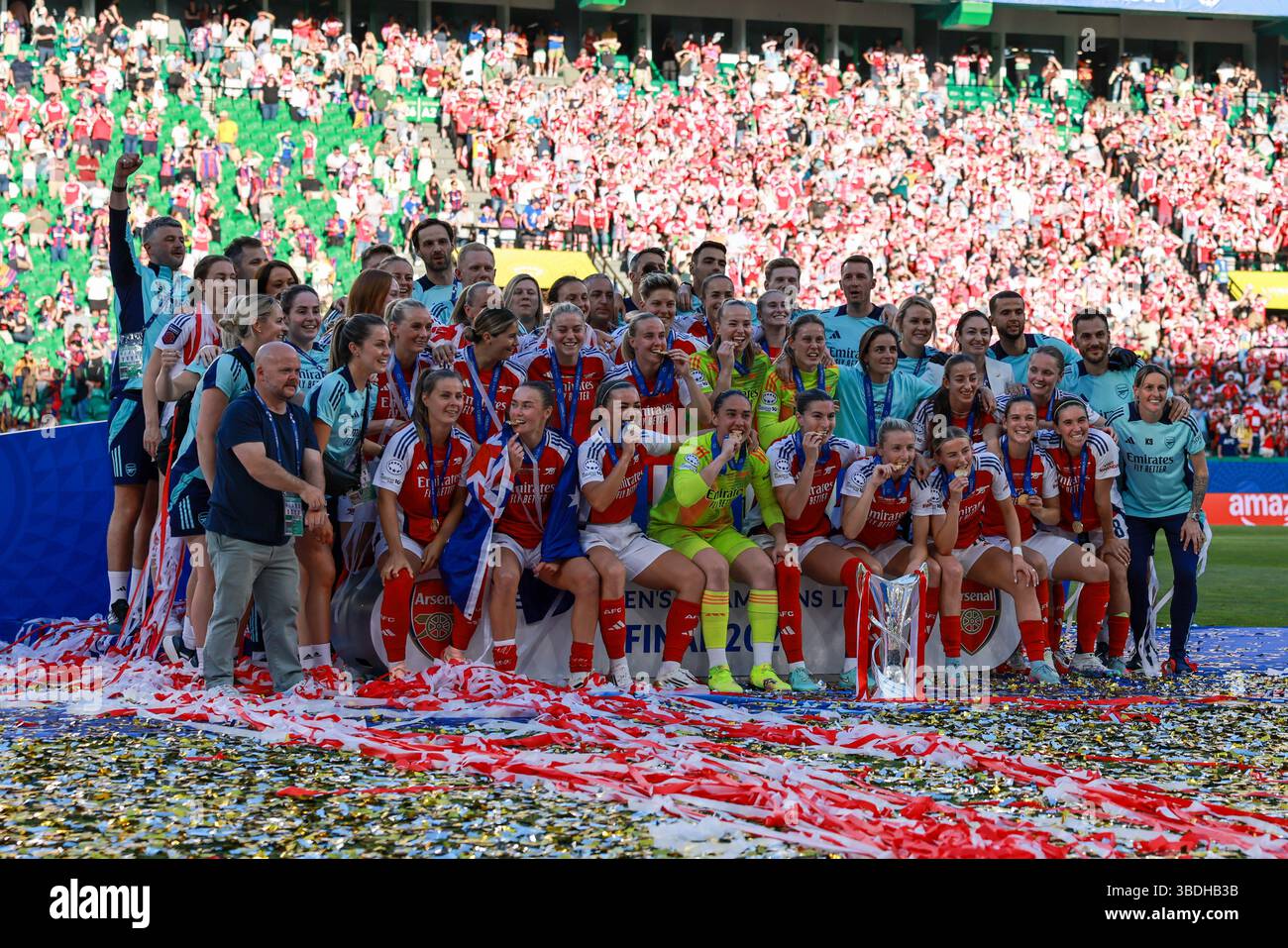 LISBON, PORTUGAL - MAY 24: Players of Arsenal WFC celebrate winning the ...