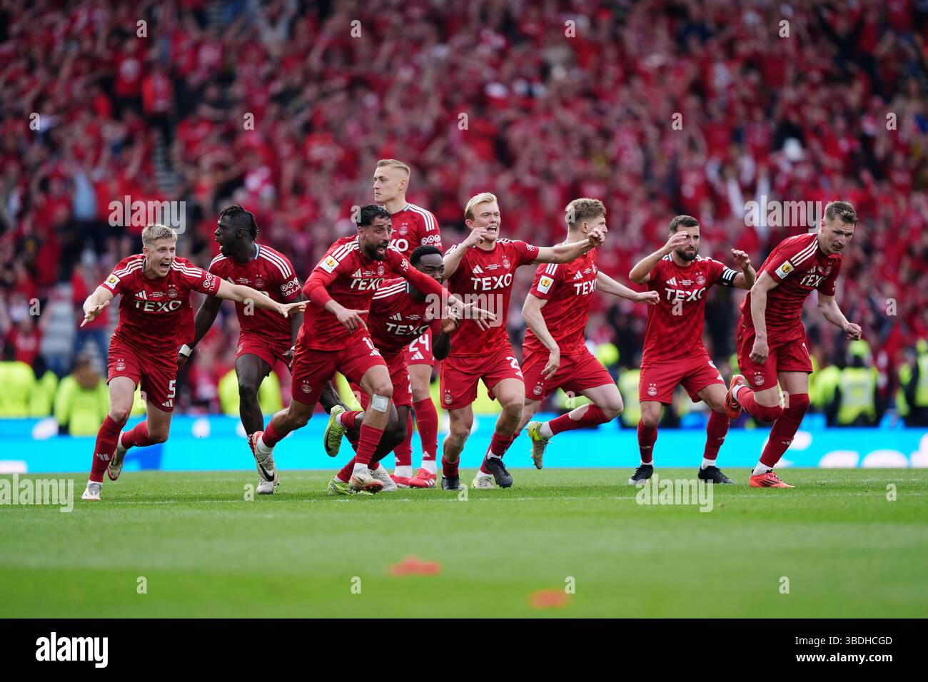 Aberdeen players celebrate winning the penalty shoot-out during the Scottish Gas Men's Scottish ...