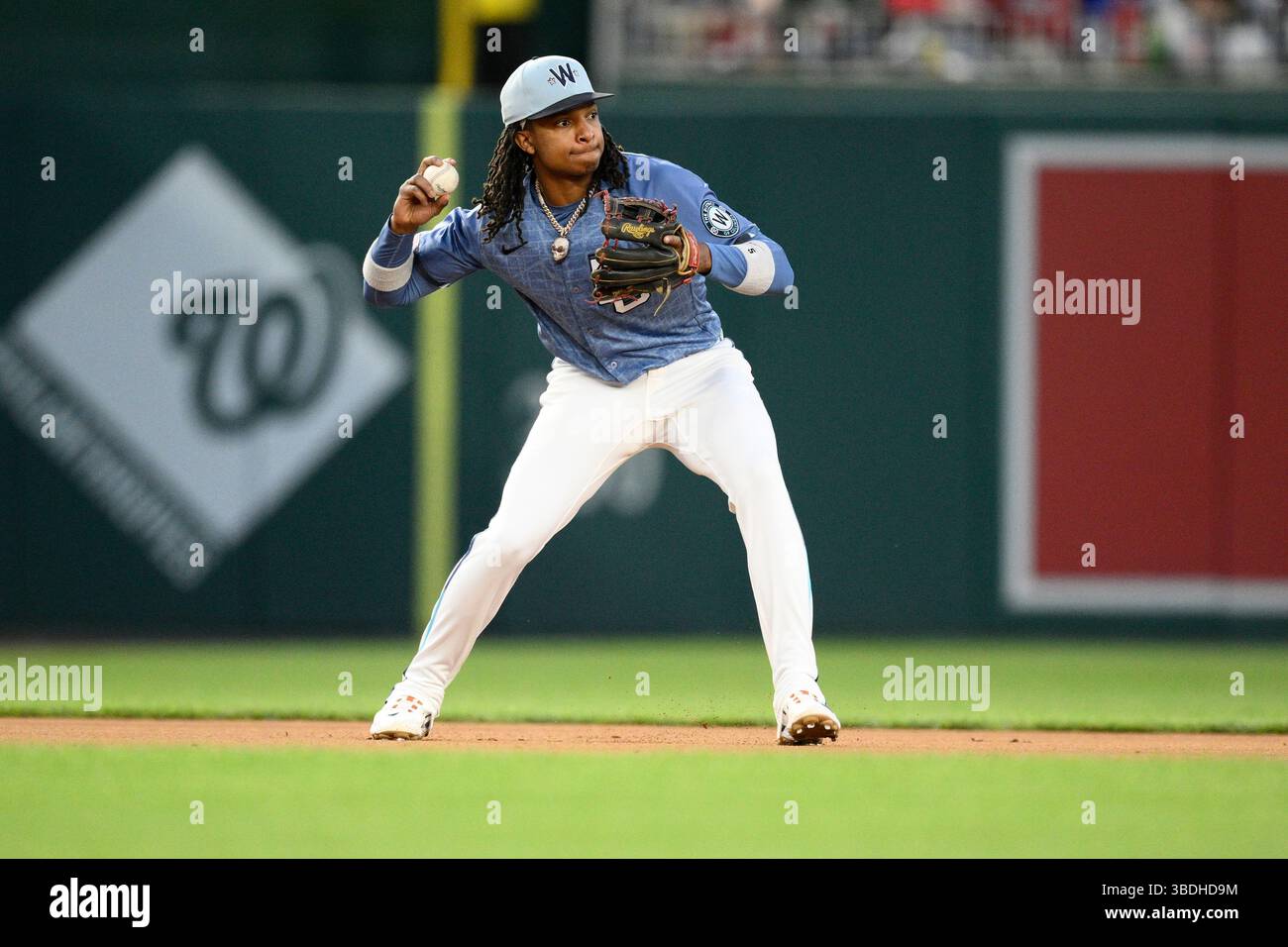 Washington Nationals shortstop CJ Abrams (5) in action during a ...