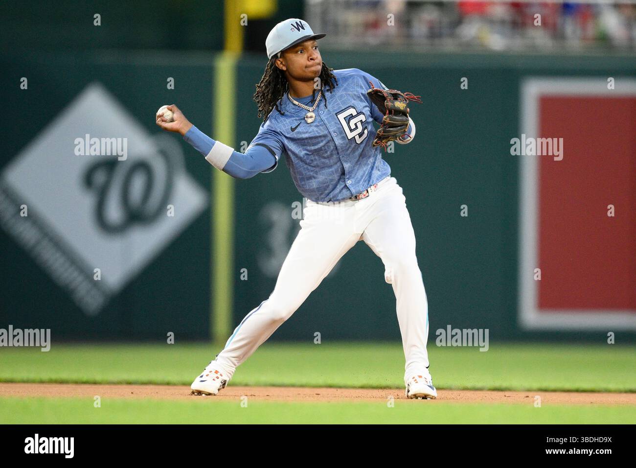 Washington Nationals shortstop CJ Abrams (5) in action during a ...