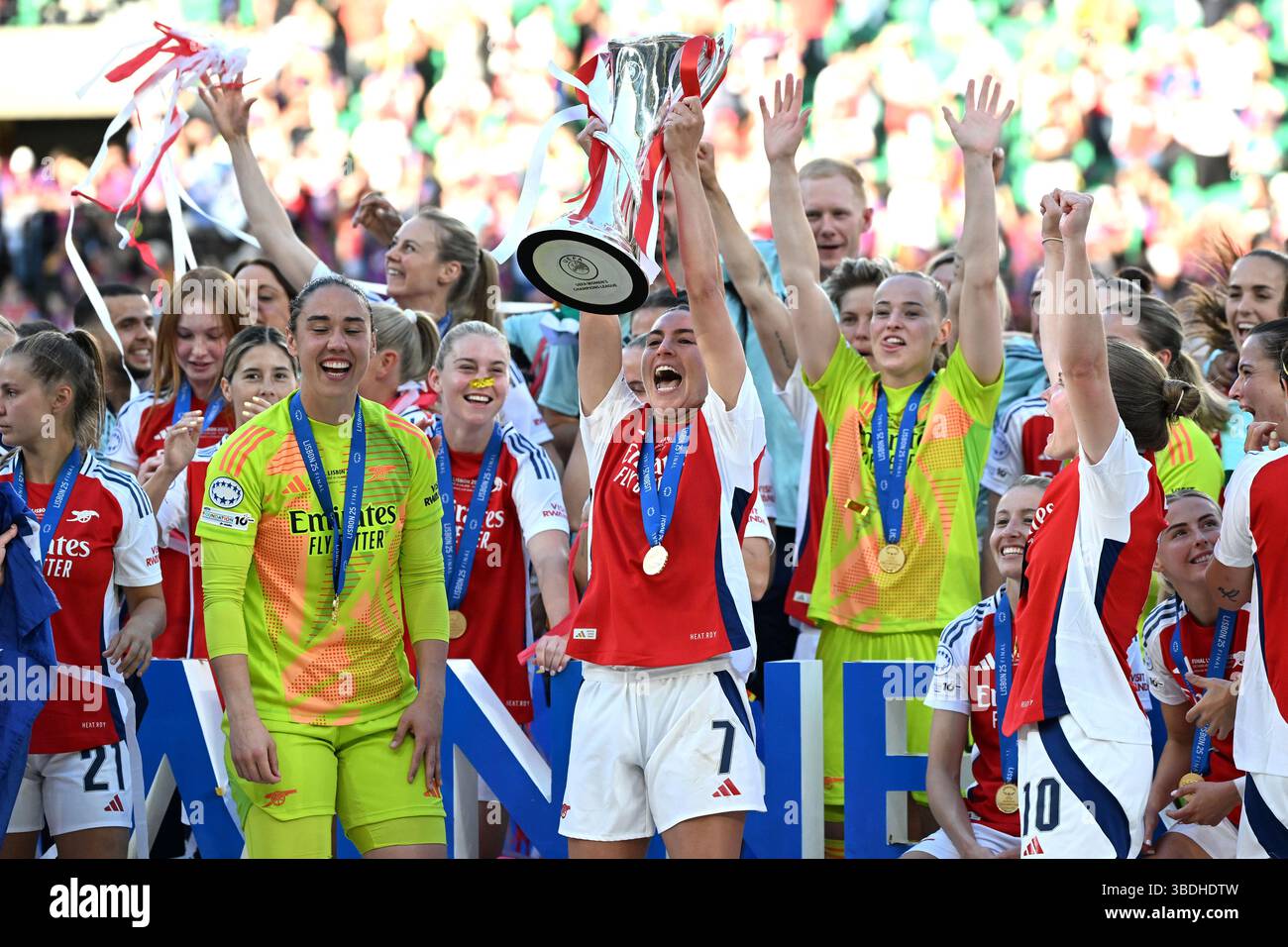 Arsenal's Steph Catley (centre) lifts the trophy with team-mates ...