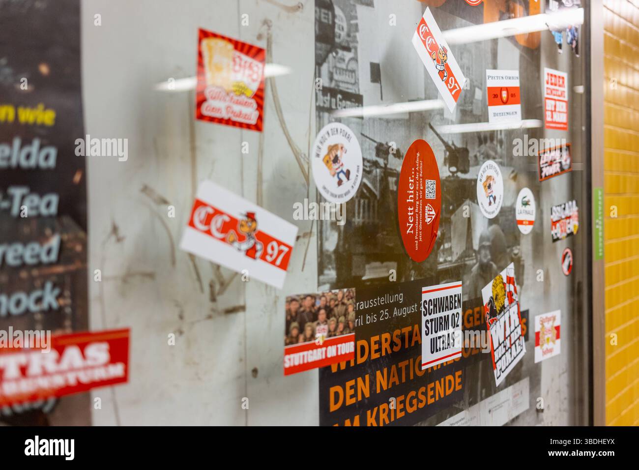 VfB Stuttgart Sticker in der U2 Bahnhof Zoologischer Garten ...