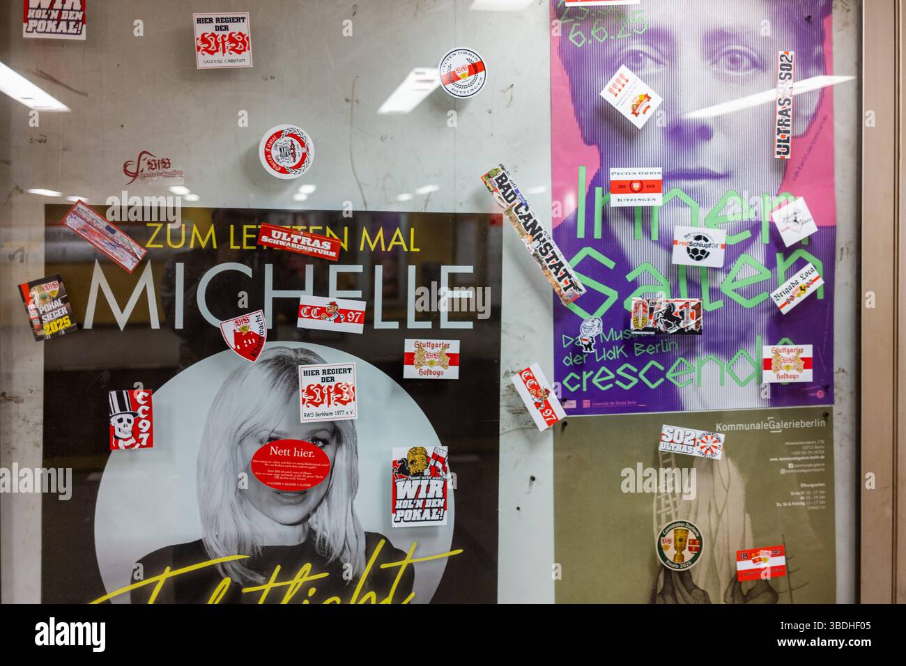 VfB Stuttgart Sticker in der U2 Bahnhof Zoologischer Garten ...