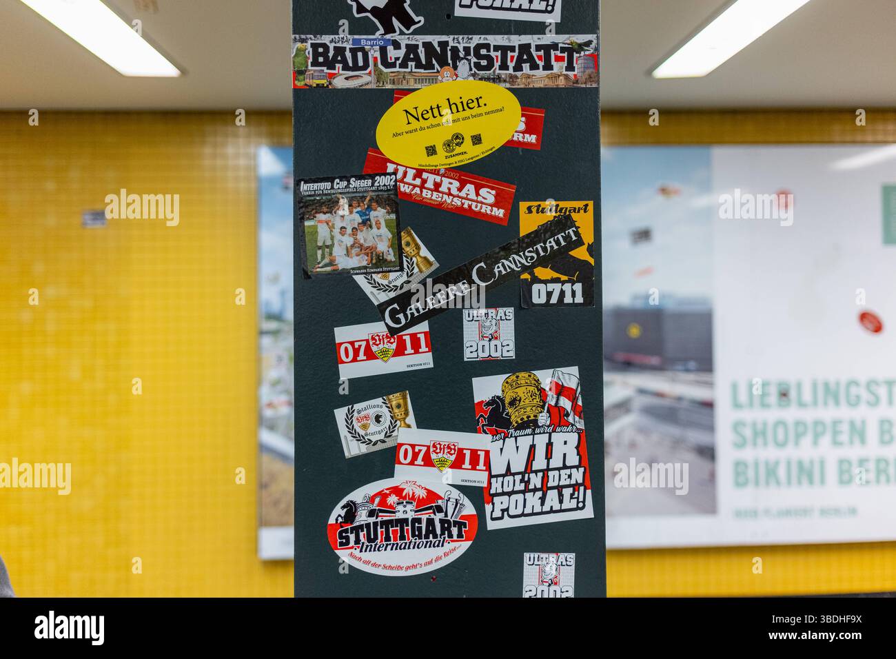 VfB Stuttgart Sticker in der U2 Bahnhof Zoologischer Garten ...