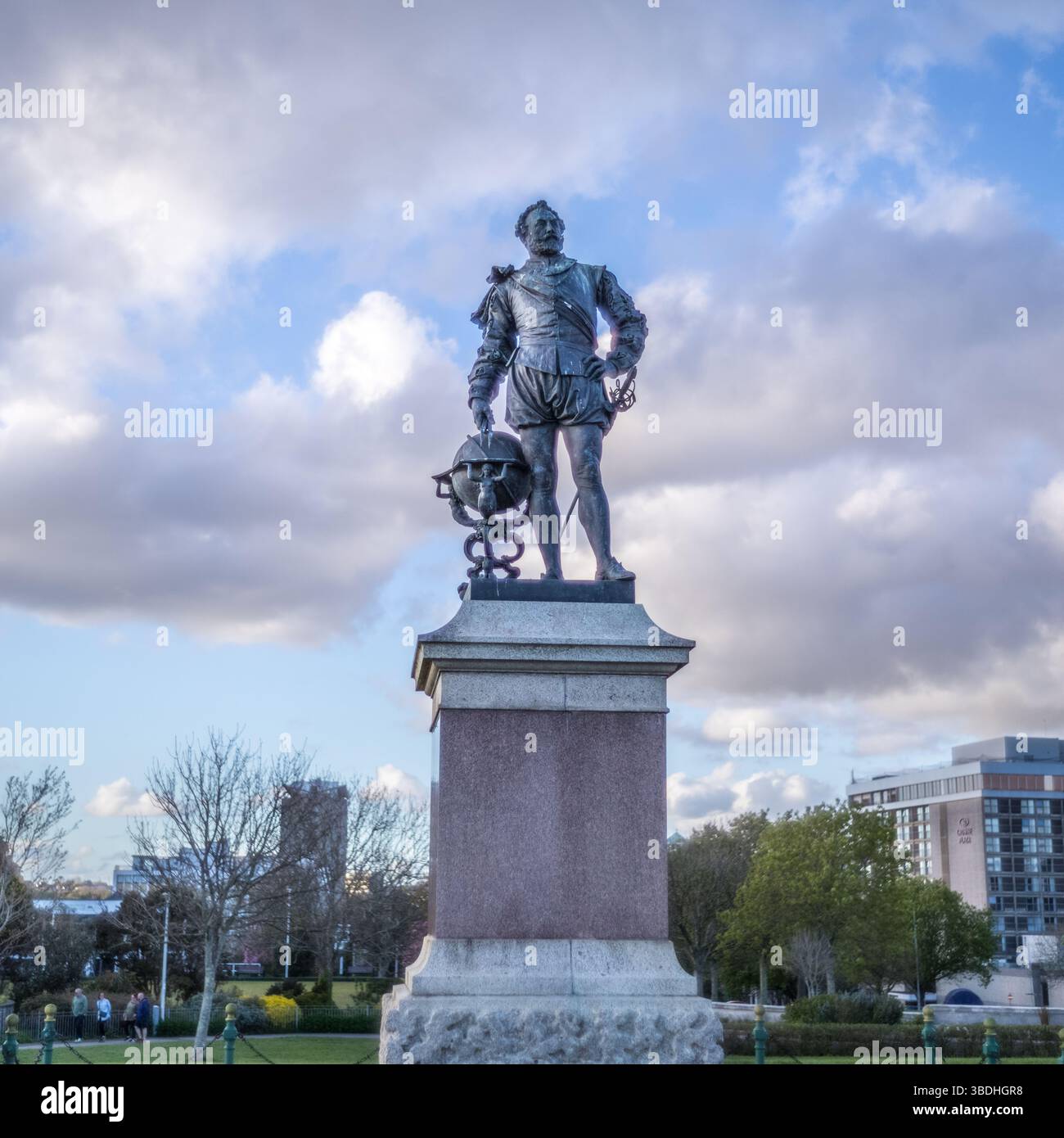 Francis Drake memorial, Plymouth Hoe, Plymouth Stock Photo - Alamy