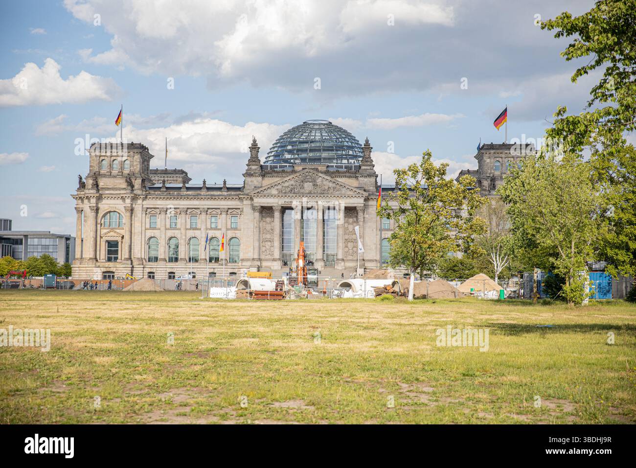 Berlin, Germany. 24th May, 2025. The Reichstag building is pictured in ...