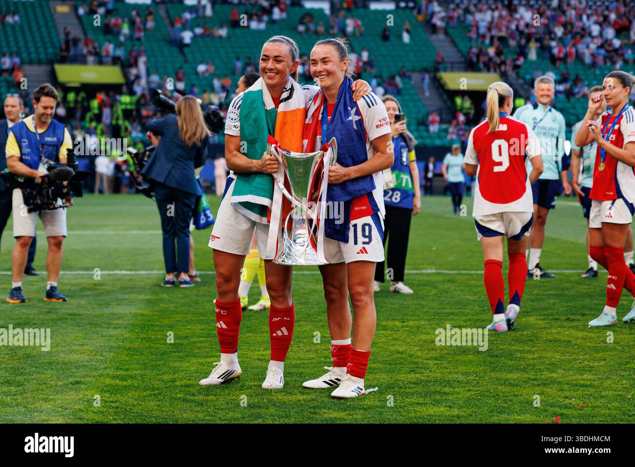 Kate McCabe and Cailtin Foord seen during UEFA Womens Champions League ...