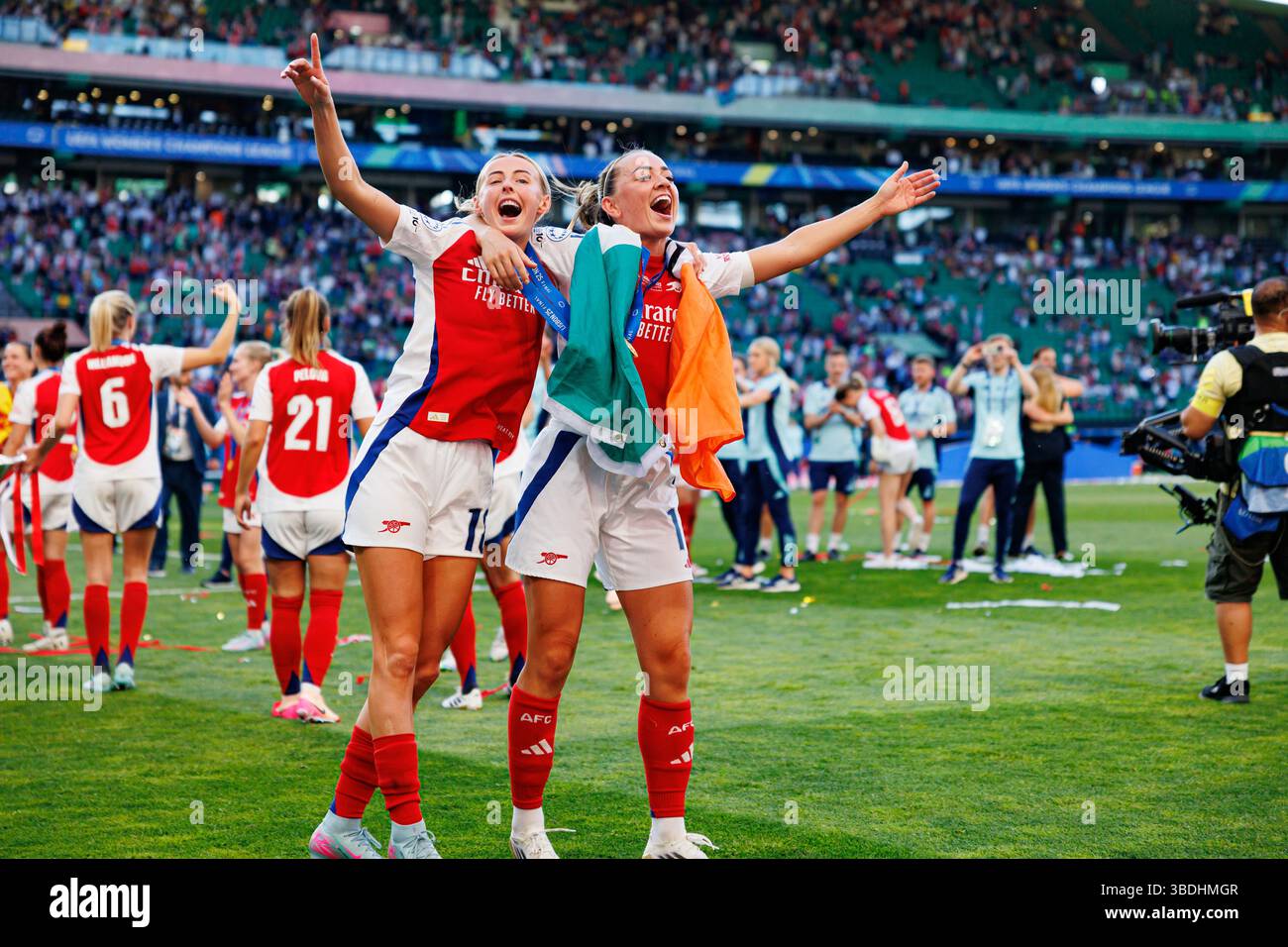 Chloe Kelly and Kate McCabe seen during UEFA Womens Champions League ...