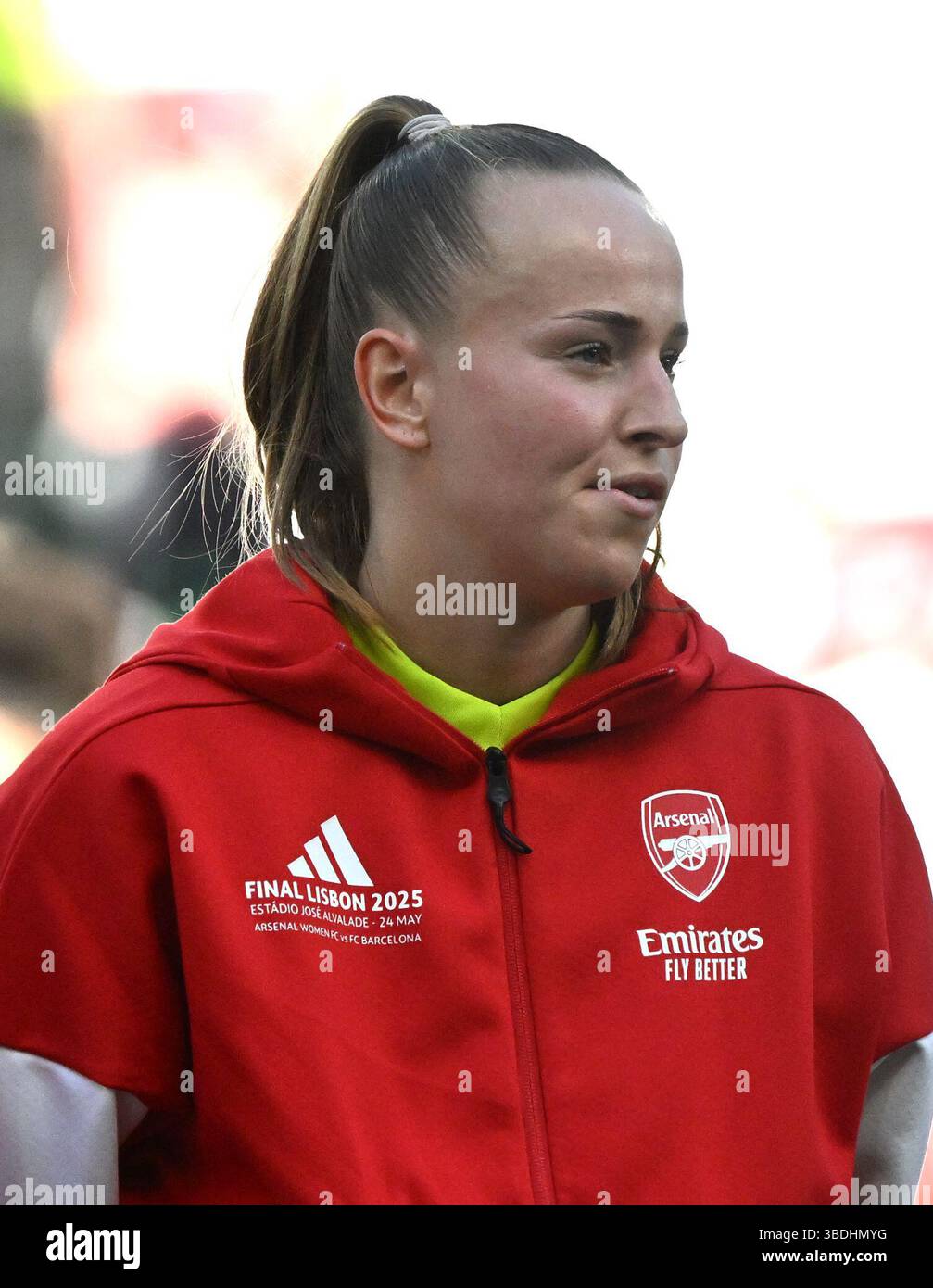 Arsenal goalkeeper Daphne van Domselaar before the UEFA Women's ...
