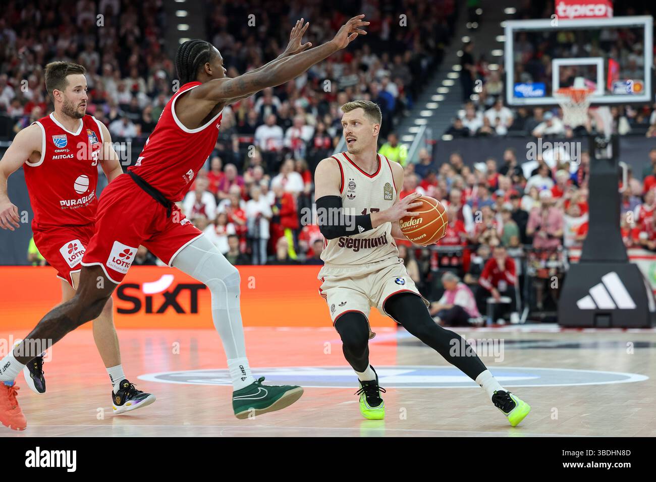 Muenchen, Deutschland. 24th May, 2025. Andreas Obst (FC Bayern ...