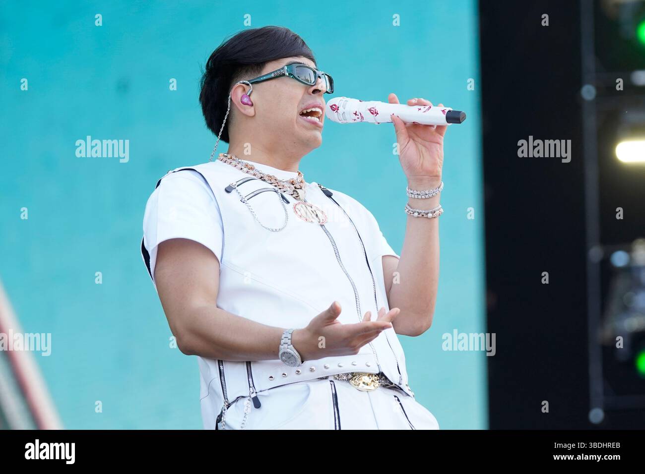 Oscar Maydon performs at 2025 Suenos Music Festival on Saturday, May 24 ...