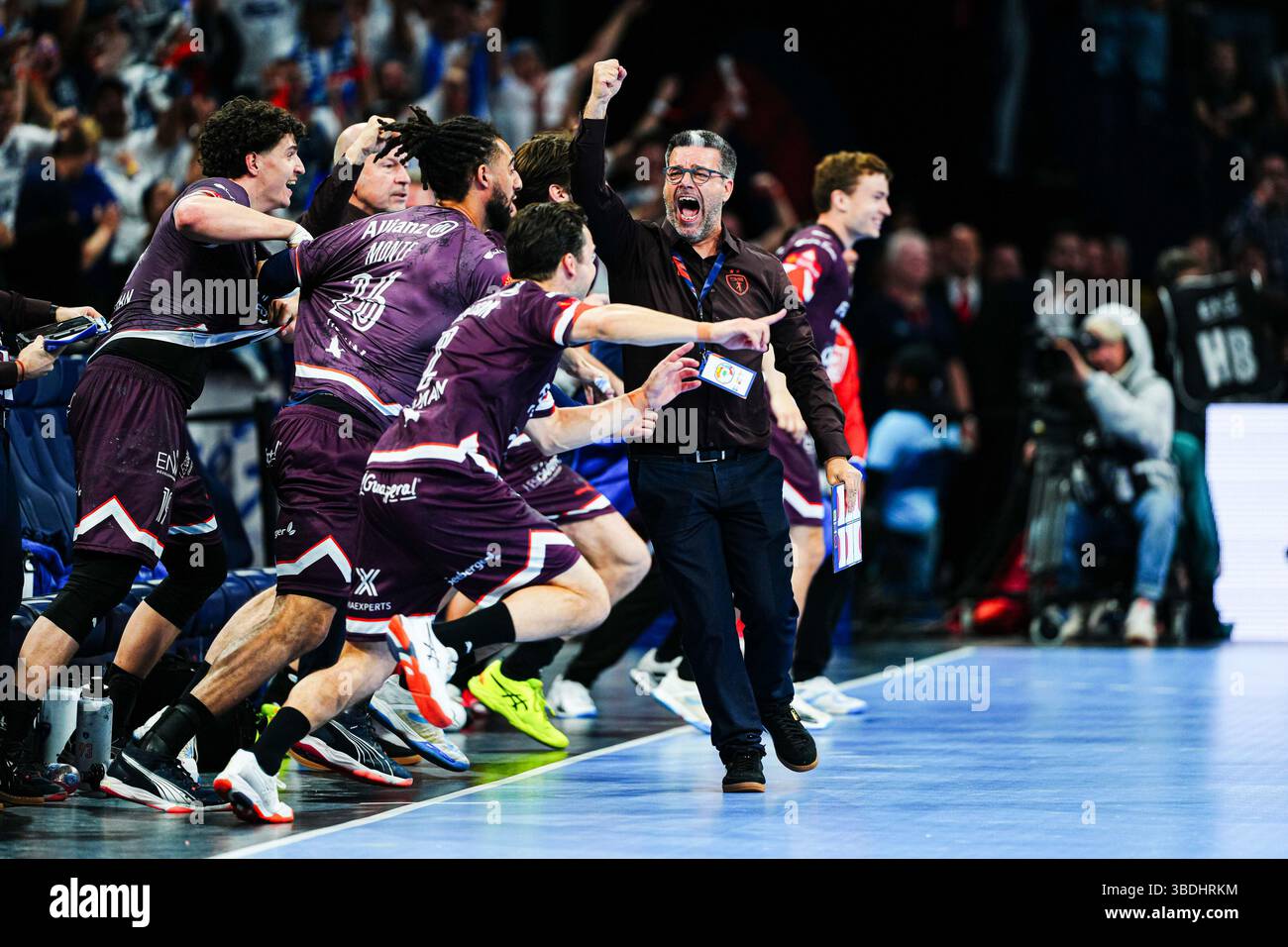 Hamburg, Deutschland. 24th May, 2025. Montpellier Handball jubelt/Jubel nach Sieg/Spielende GER ...