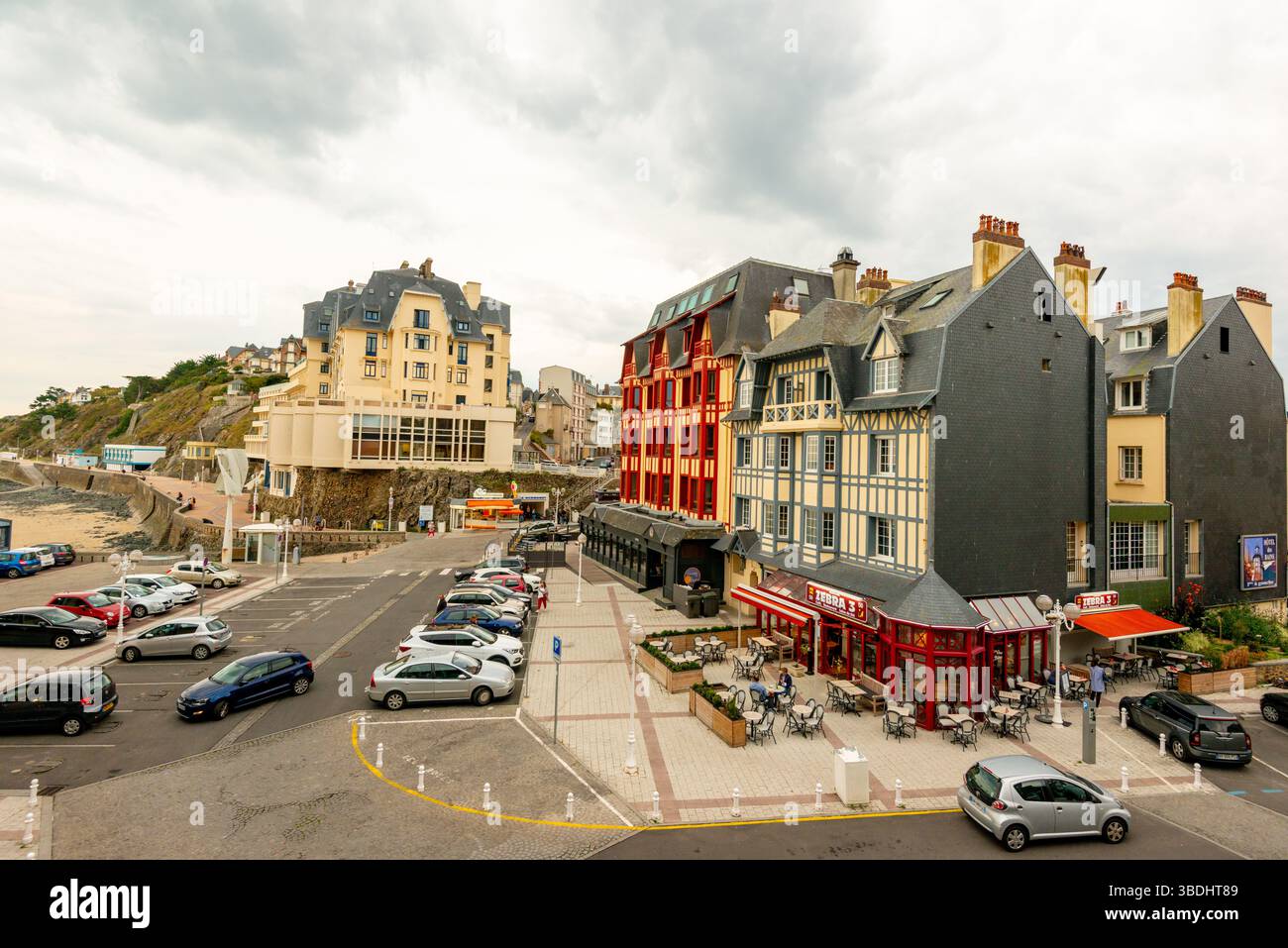 Main plaza along beach hi-res stock photography and images - Alamy