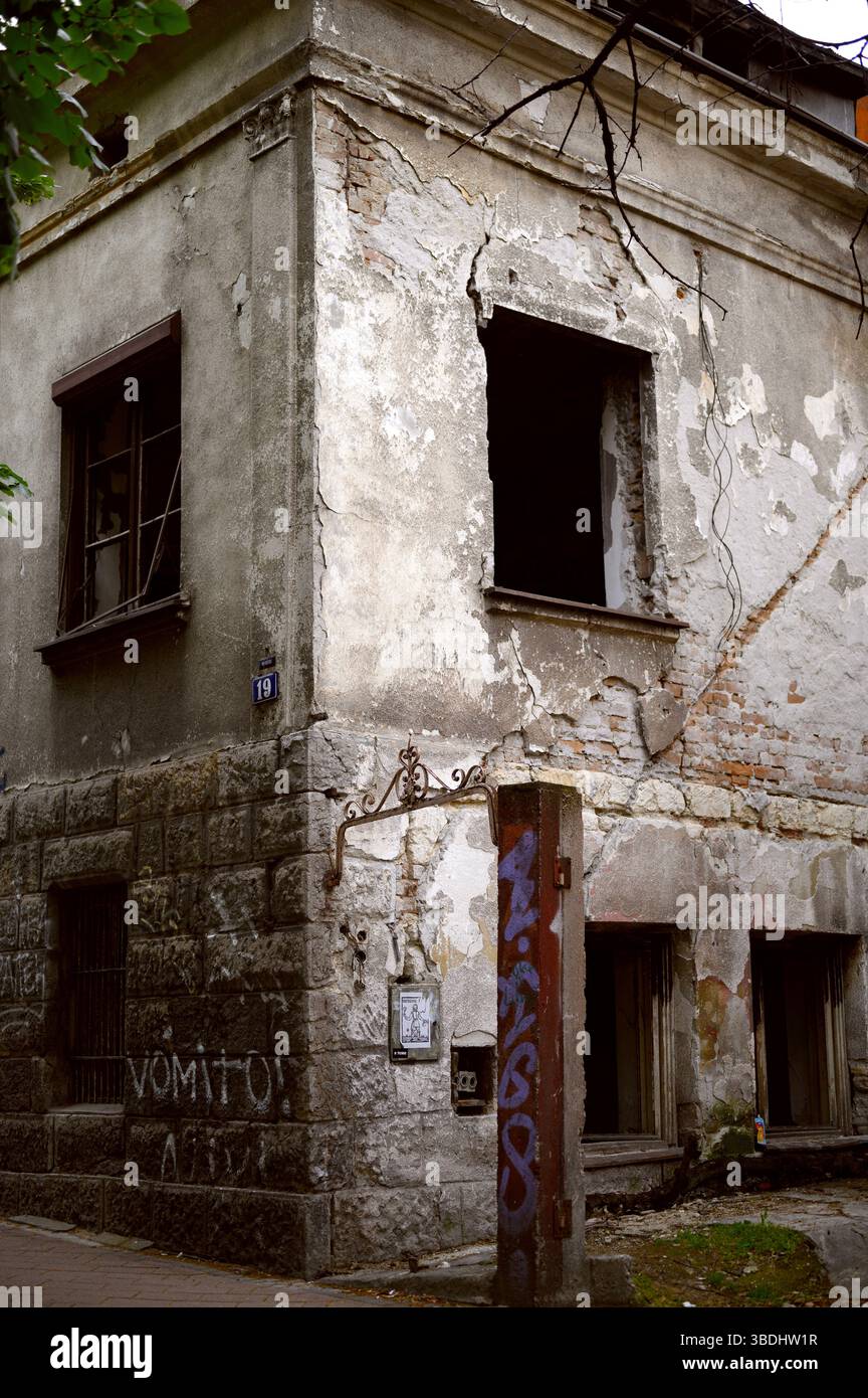Bombed building a yugoslav hi-res stock photography and images - Alamy