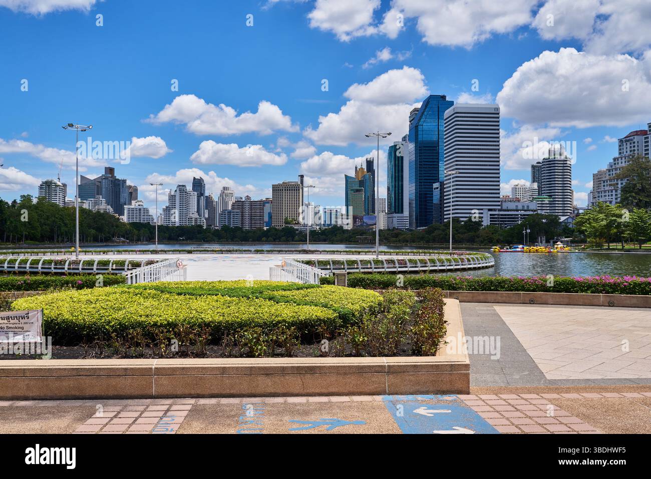 Lake ratchada bangkok hi-res stock photography and images - Alamy