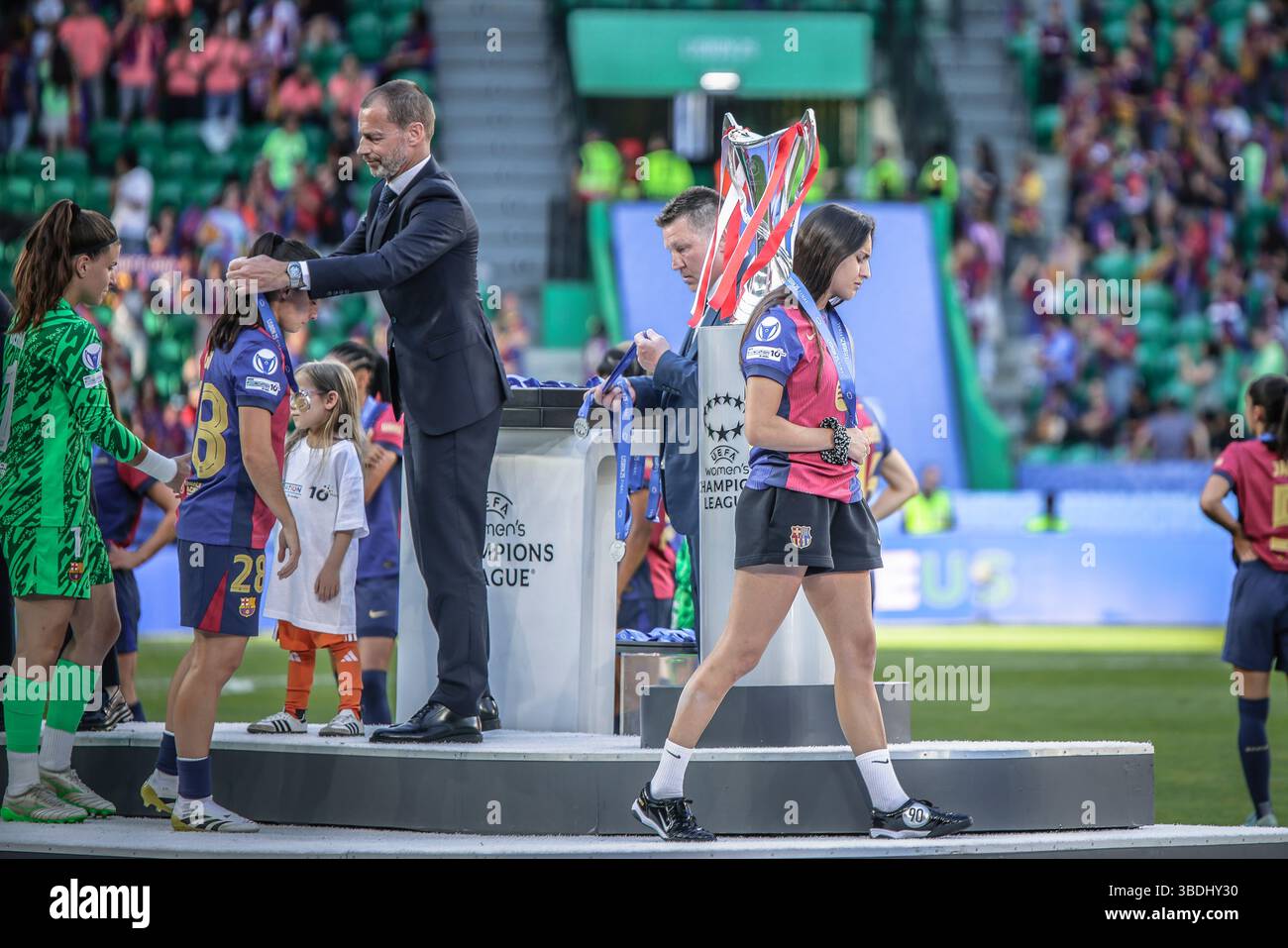 kika nazareth Players crying / consoling teammatesUEFA Women’s ...