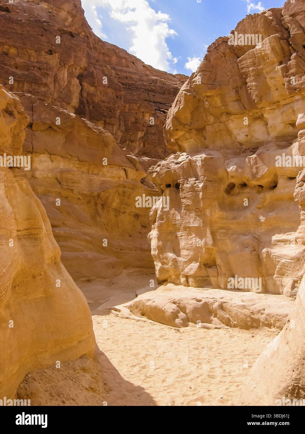 Spectacular deep gorge of Colored Canyon, near Mount Sinai and Nuweiba ...