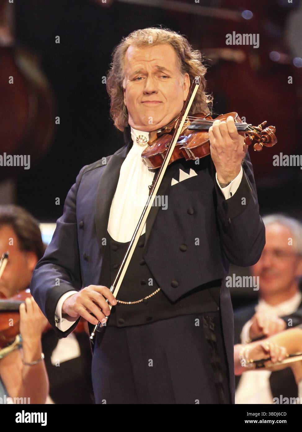 Dutch violinist Andre Rieu in ZDF TV show Welcome to Carmen fog on 19 ...