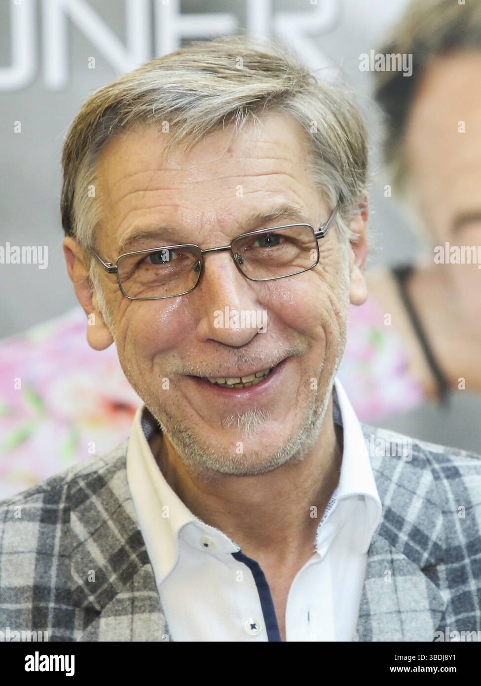 Peter shepherd Lebenspartner von Schlagersaenger Patrick Lindner am 13.02.2018 in Magdeburg ...