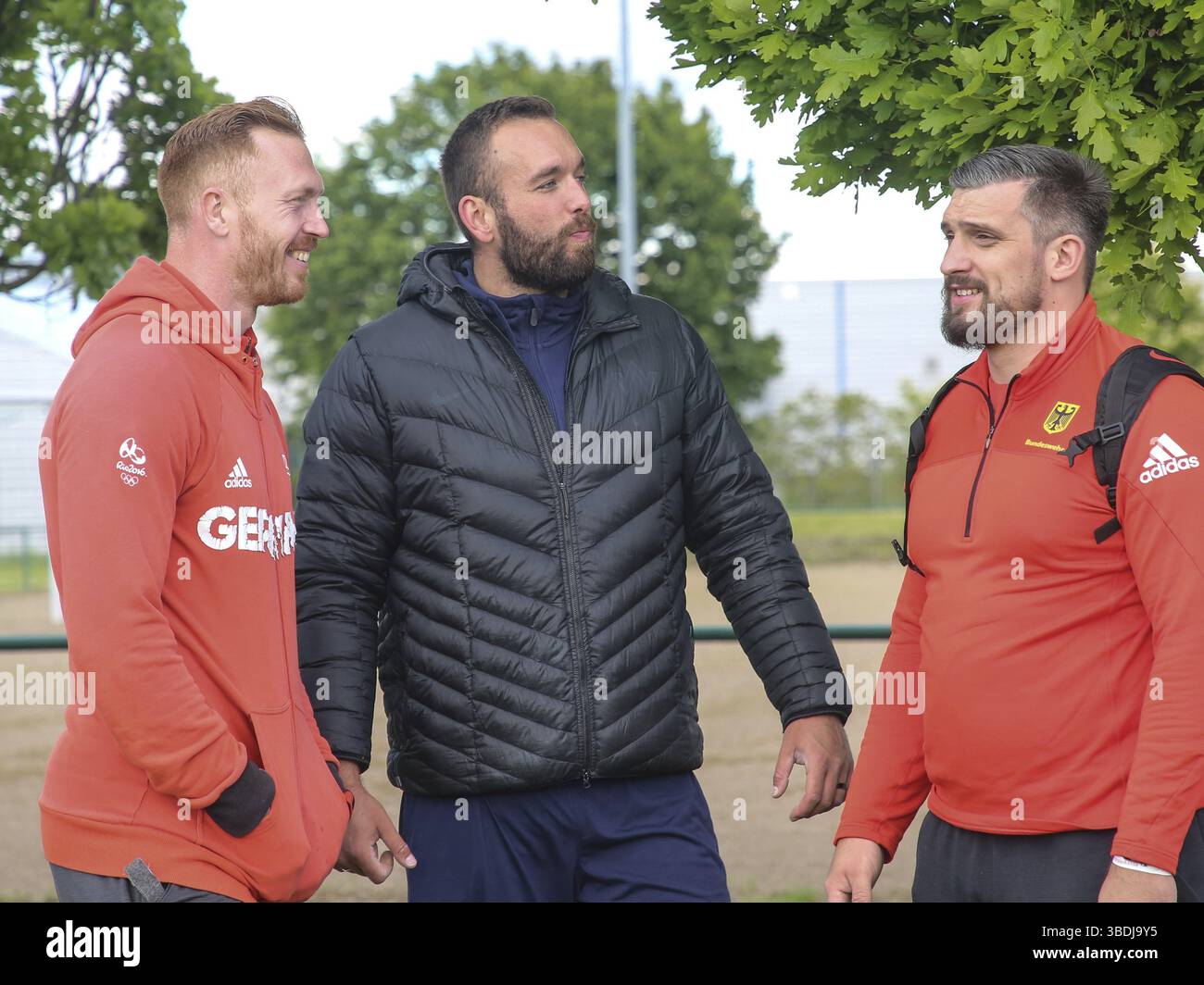 Athlete discus throw athletics discus hi-res stock photography and ...