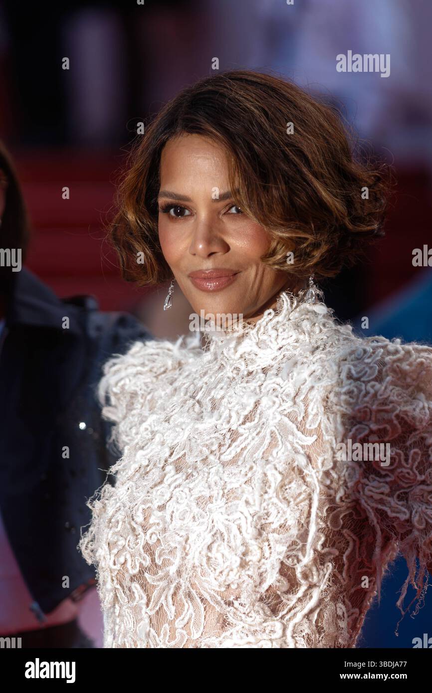 Festival de Cannes - Red Carpet Closing Ceremony Halle Berry bei der ...