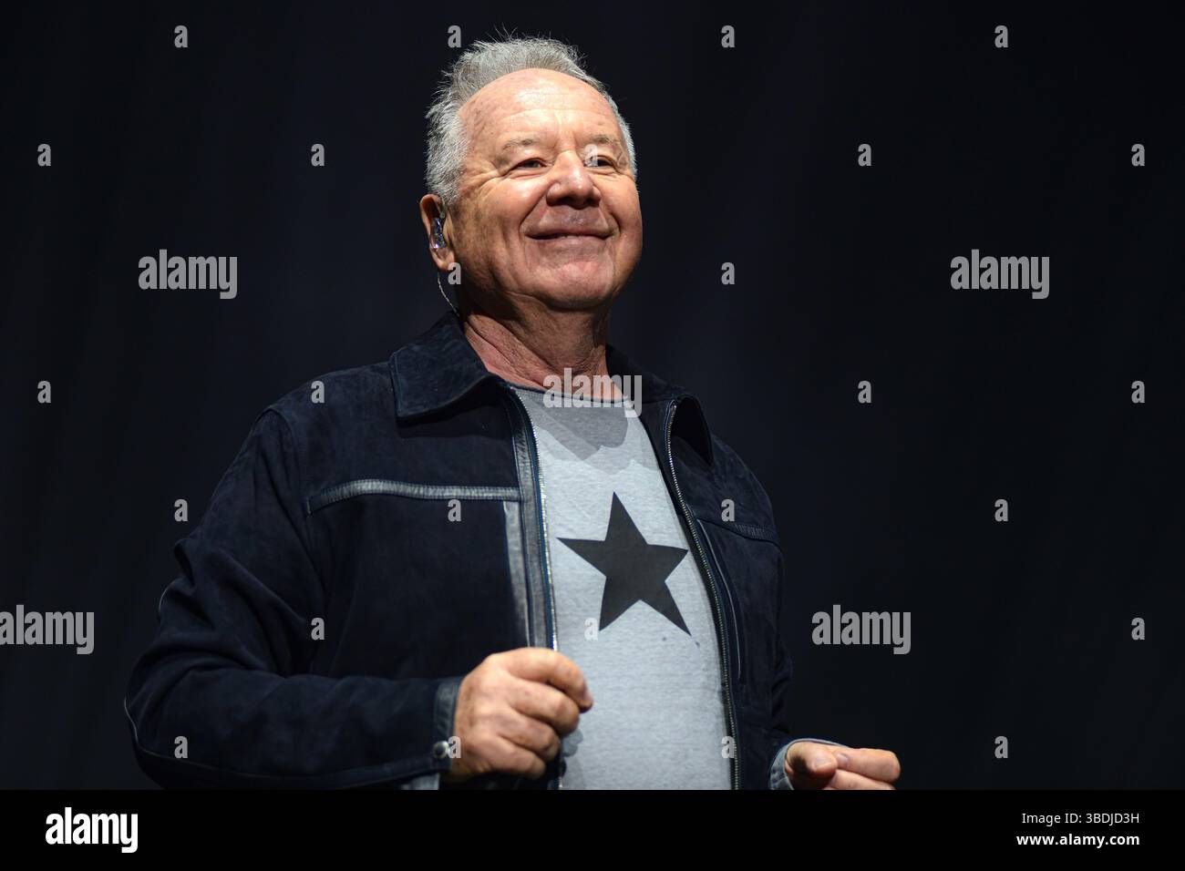 Scottish pop-rock band Simple Minds (Jim Kerr, vocals), performing live ...