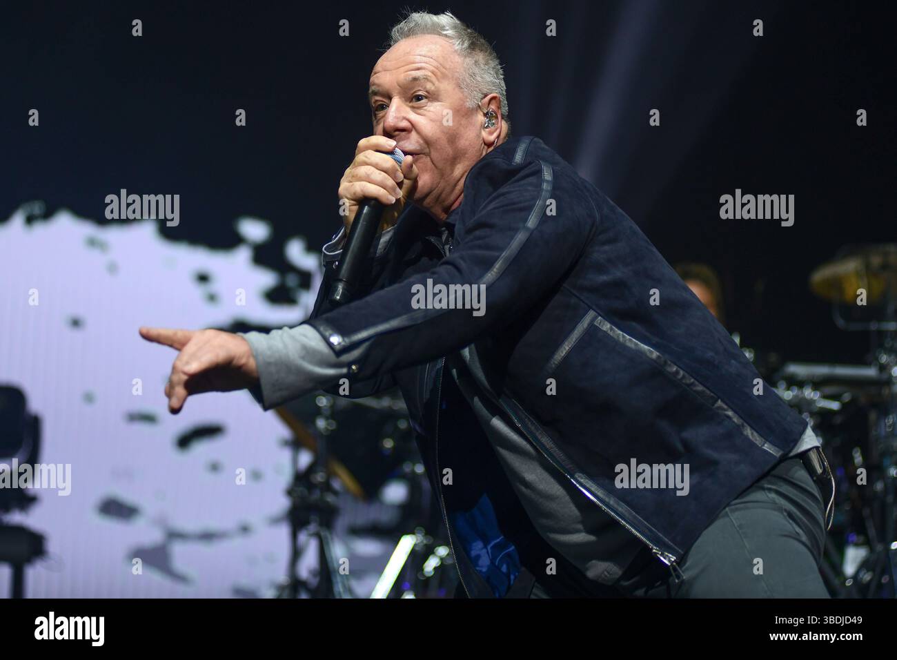Scottish pop-rock band Simple Minds (Jim Kerr, vocals), performing live ...