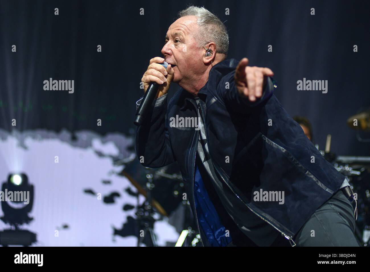 Scottish pop-rock band Simple Minds (Jim Kerr, vocals), performing live ...