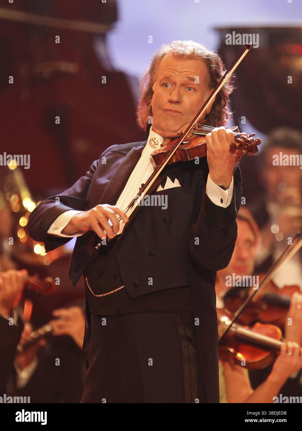 Dutch violinist Andre Rieu in ZDF TV show Welcome to Carmen fog on 19 ...