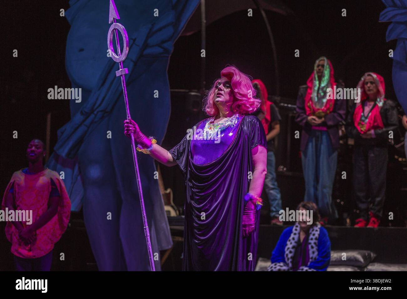 Performers:inside: Jona James Aulepp, Sila Davulcu, Malte Goebel, Kaey ...