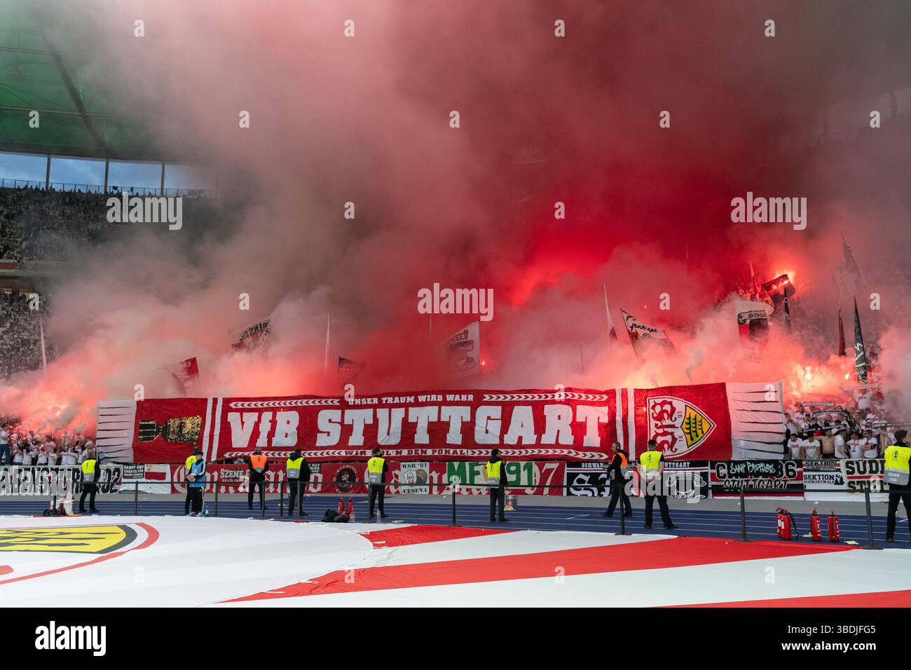 Berlin, Deutschland. 24th May, 2025. VfB Stuttgart Fans Zuenden ...