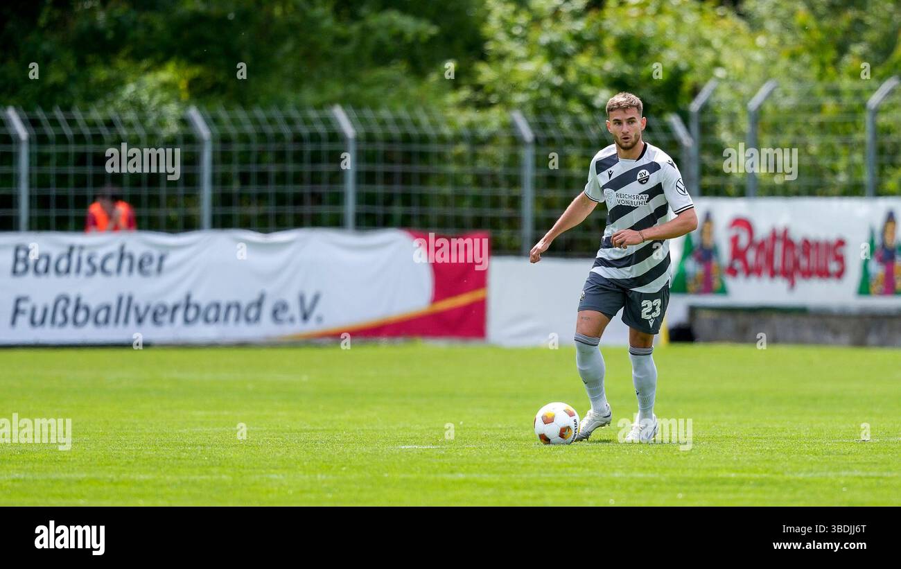 Eppingen, Deutschland. 24th May, 2025. Niklas Lang (SVS, 23), am Ball, Freisteller, Ganzkörper ...