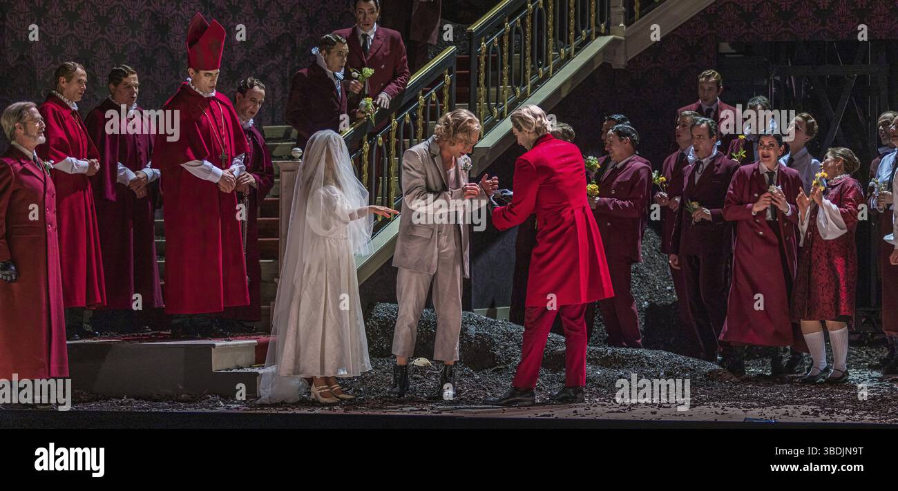 Hamlet' by Ambroise Thomas is an almost 150-year-old opera based on the ...