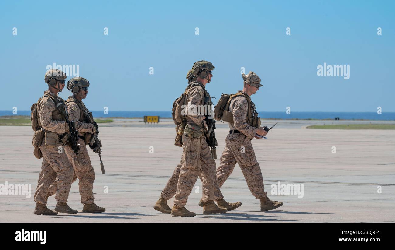 U.S. Marines assigned to Joint Task Force Southern Guard prepare to ...