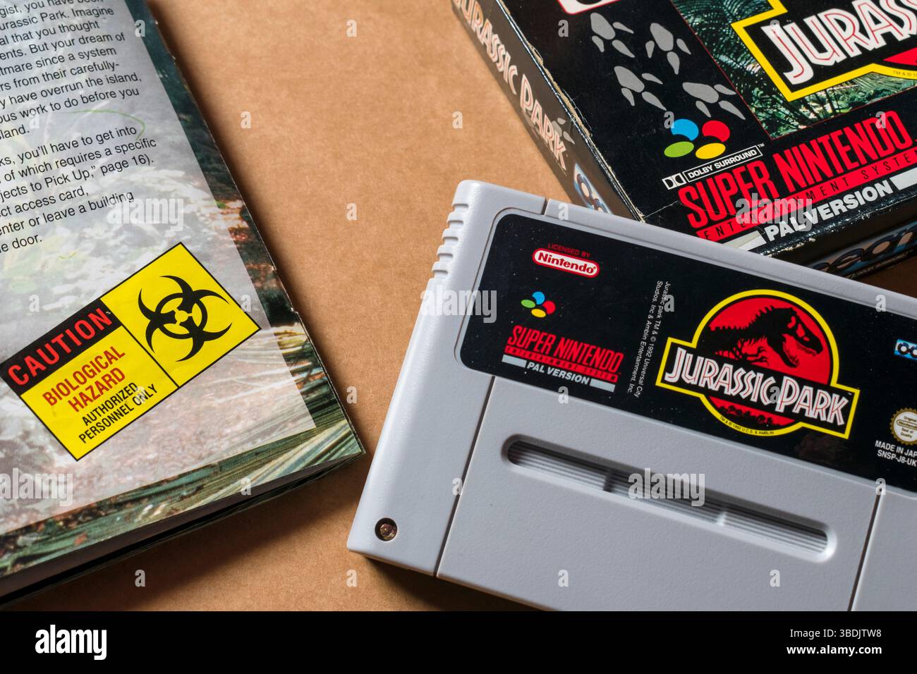 Jurassic Park Super Nintendo cartridge and game box with booklet and ...