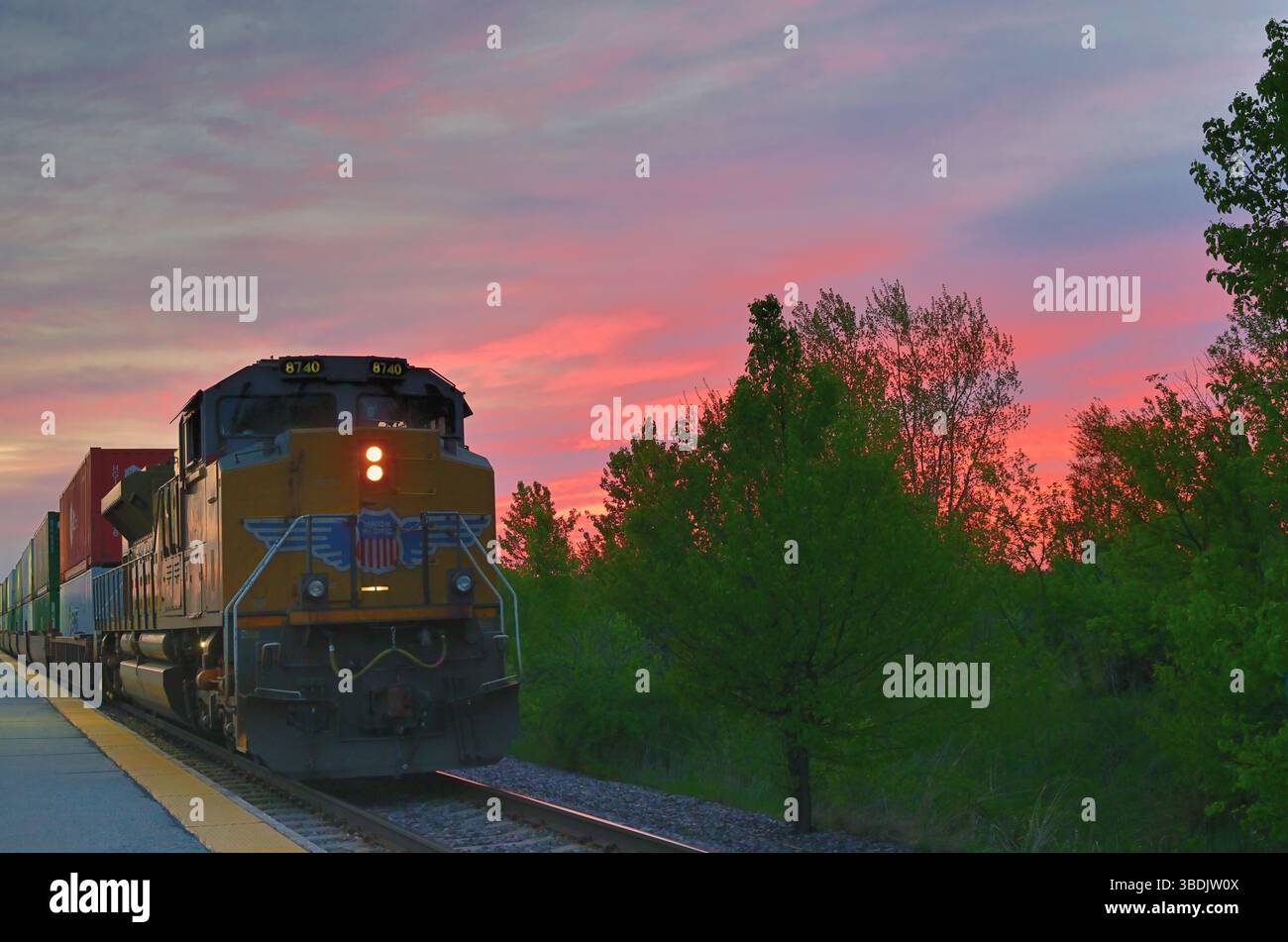 La Fox, Illinois, USA. An eastbound Union Pacific intermodal freight ...