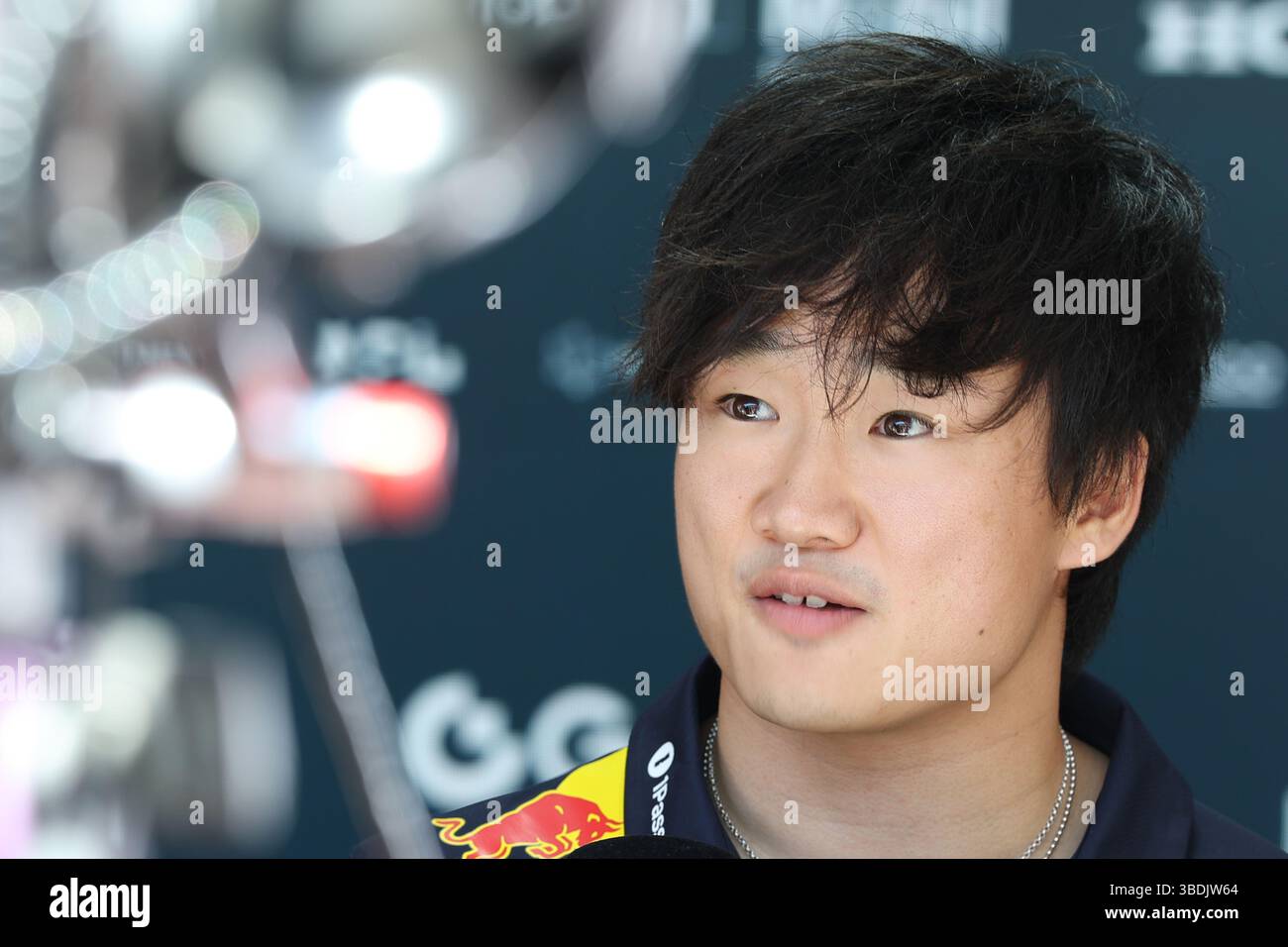 #22 Yuki Tsunoda (JPN) Oracle Red Bull Racing (AUT) Red Bull RB21/Honda ...