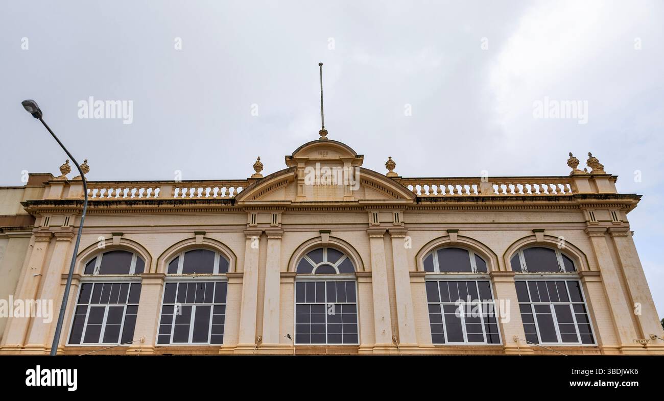 Facade of the Kinnes Buildings, built in 1908 as in Edwardian ...