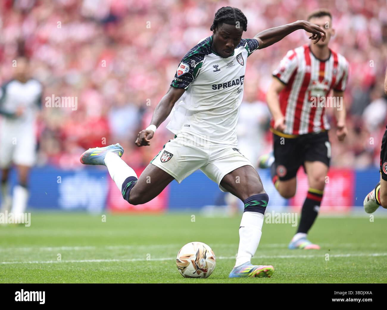 Sunderland's Eliezer Mayenda scores their opening goal during the Sky ...