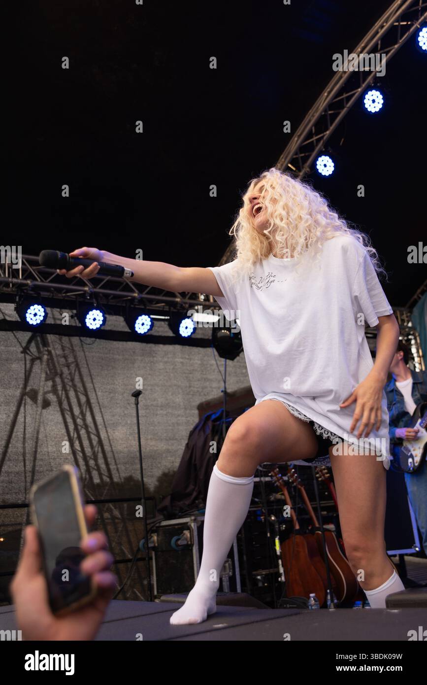 London, England. 24th May 2025. Pixie Lott wears a tshirt gifted by a ...