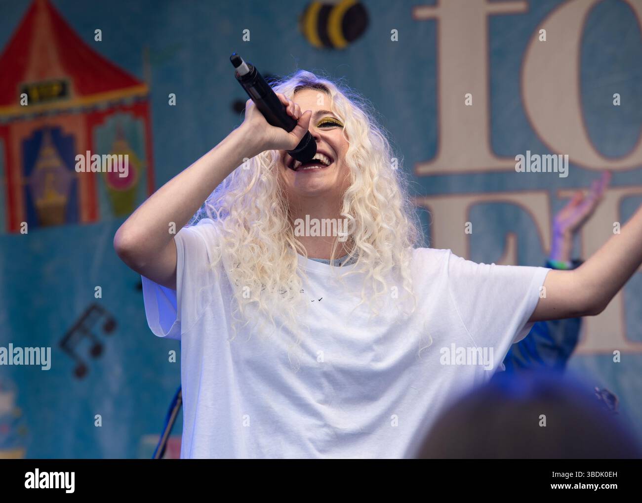 London, England. 24th May 2025. Pixie Lott wears a tshirt gifted by a ...
