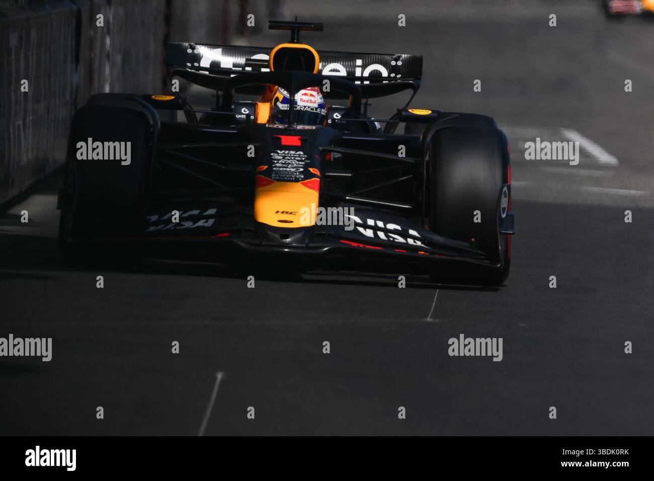 #1 Max Verstappen (NLD) Oracle Red Bull Racing (AUT) Red Bull RB21 ...