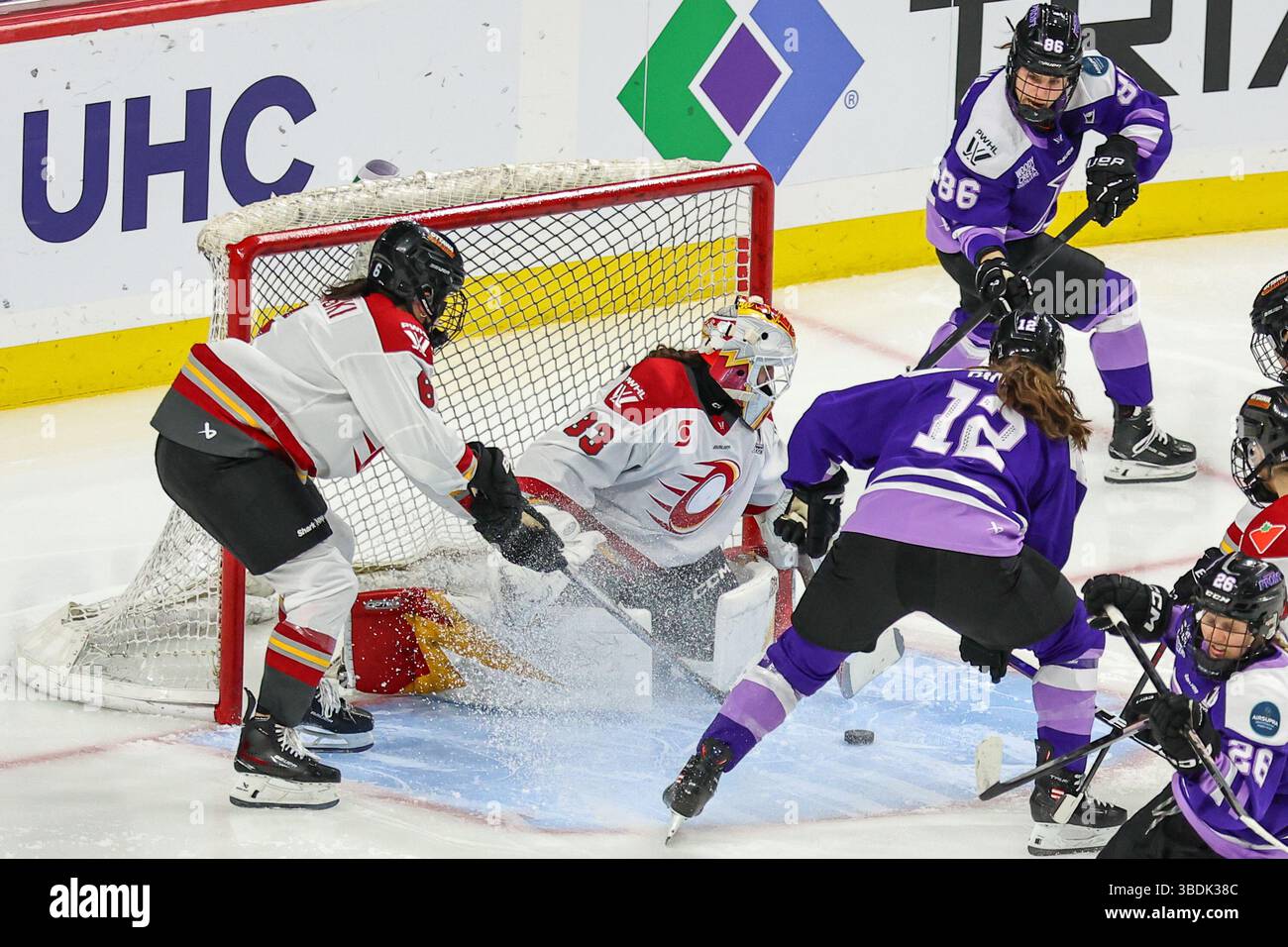 May 24th, 2025: Ottawa Charge goalie Gwyneth Philips (33) makes a save ...