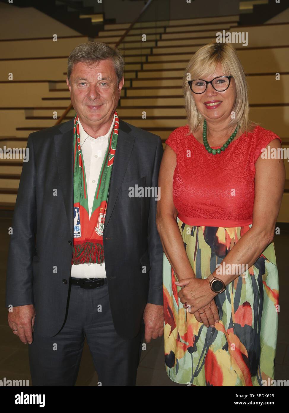 Mayor Dr Lutz Truemper and his successor Simone Borris receive the ...