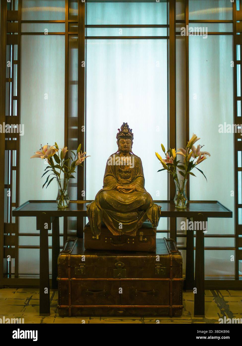 Guanyin statue sitting on hi-res stock photography and images - Alamy