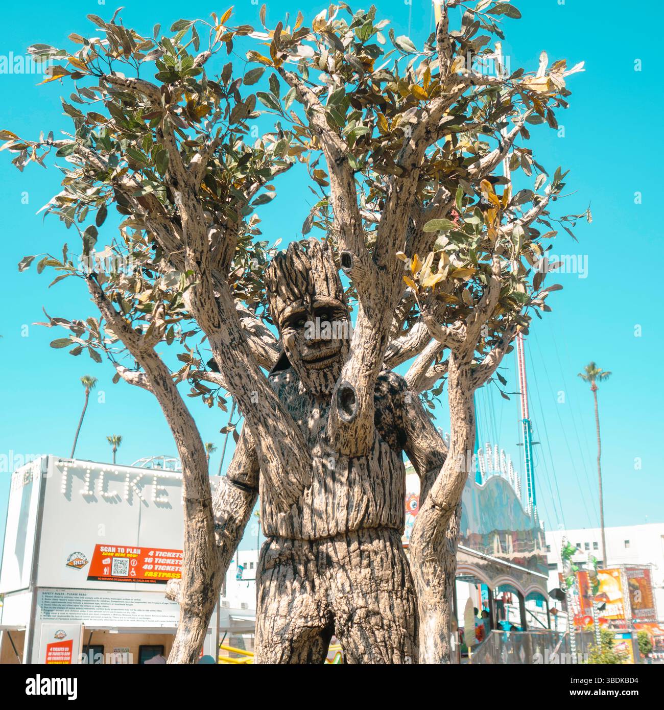 Tree costume hi-res stock photography and images - Alamy