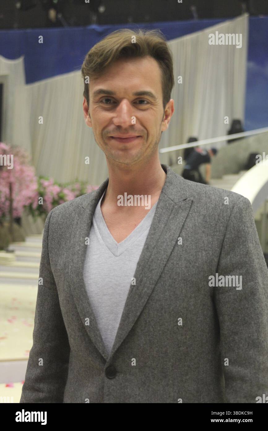 Singer music show during hi-res stock photography and images - Alamy