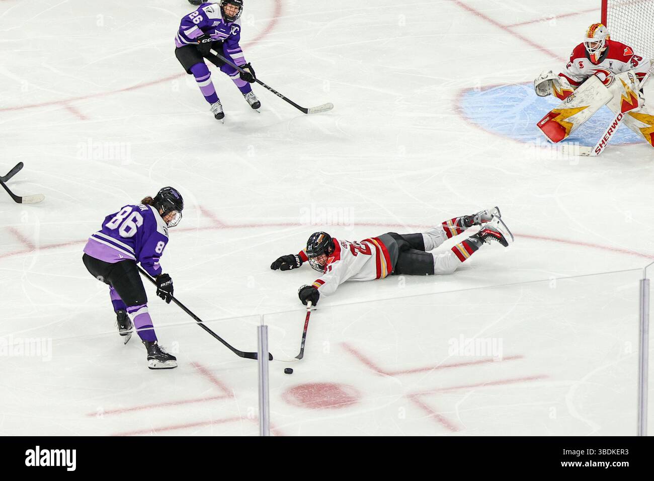 St. Paul, USA. 24th May, 2025. May 24th, 2025: Ottawa Charge defender ...