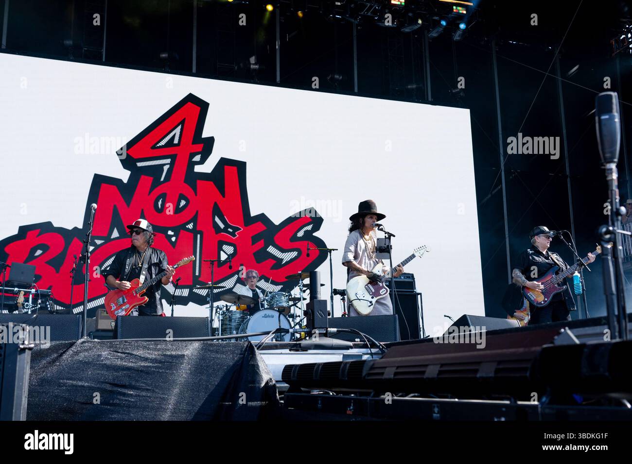 Roger Rocha, from left, Linda Perry, and Christa Hillhouse of 4 Non ...