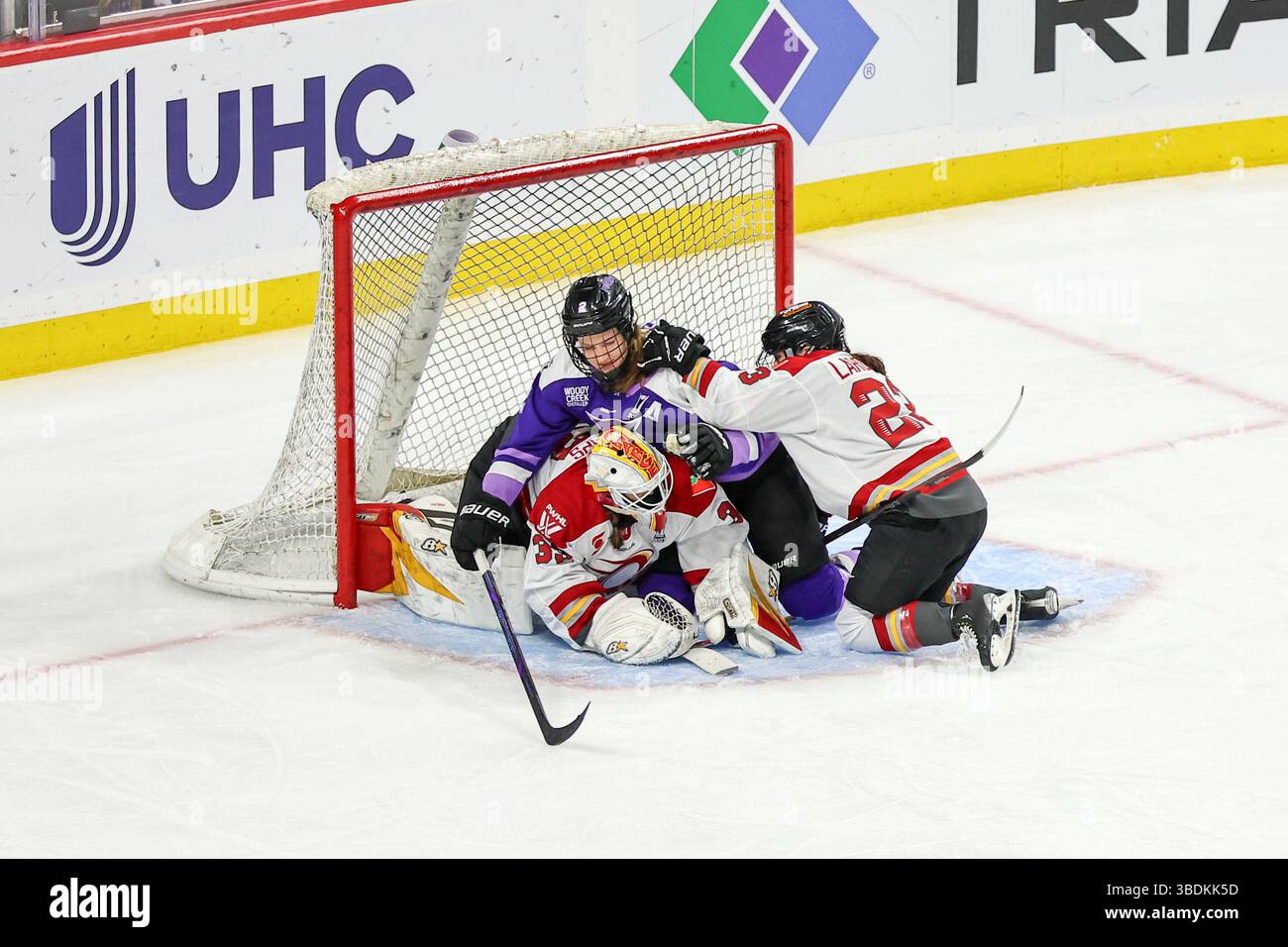 May 24th, 2025: Ottawa Charge goalie Gwyneth Philips (33), Minnesota ...